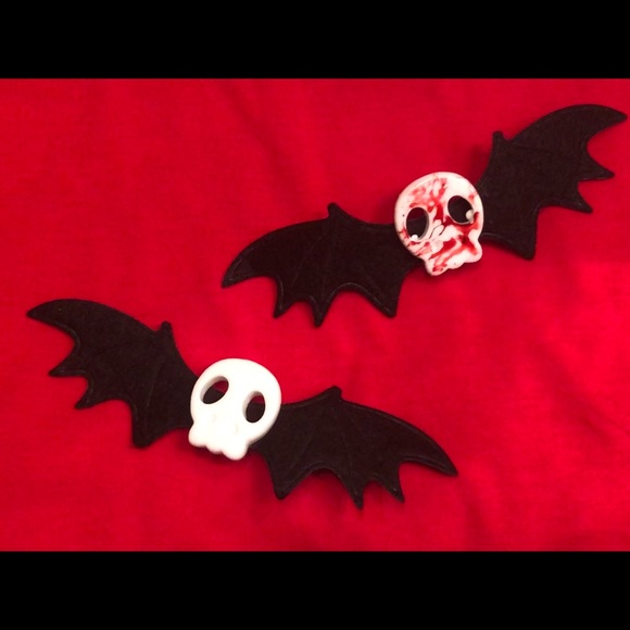 Accessories | Flying Bat Wing Skull Hair Clip Bloody Splatter Skeleton ...